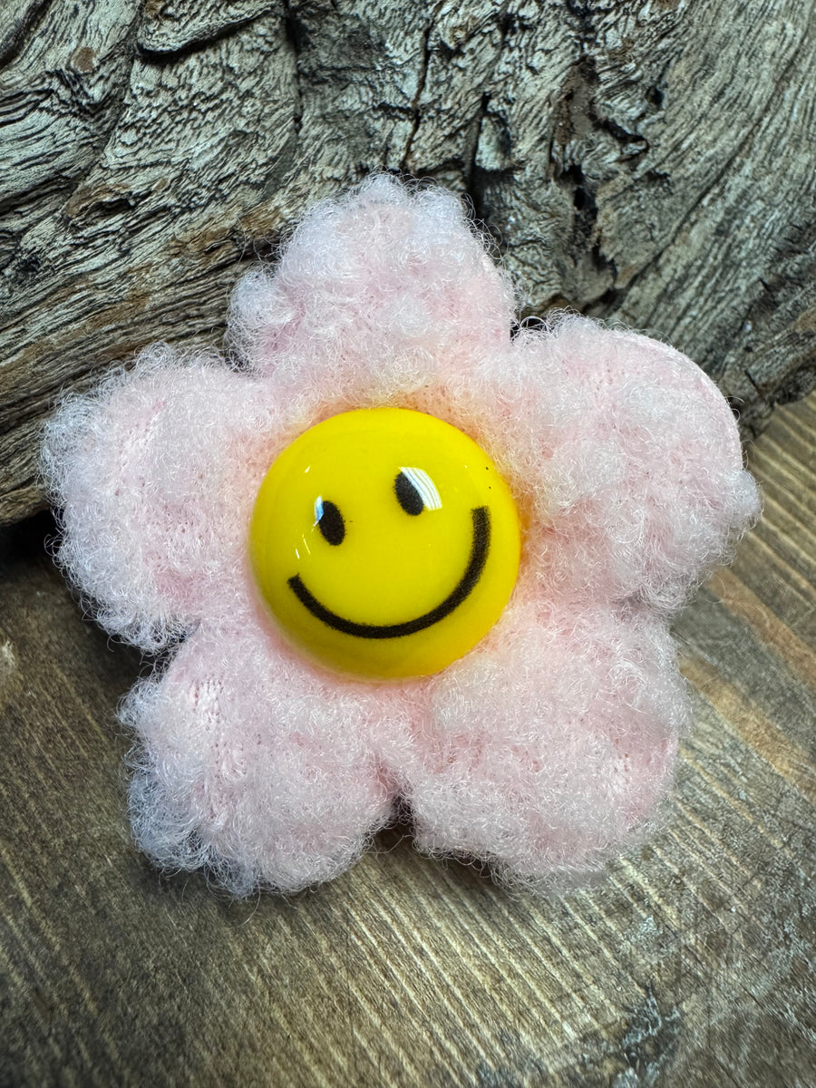 Pop Socket- "Puffy Smiley Face Flower" Light Pink – The Silver Strawberry